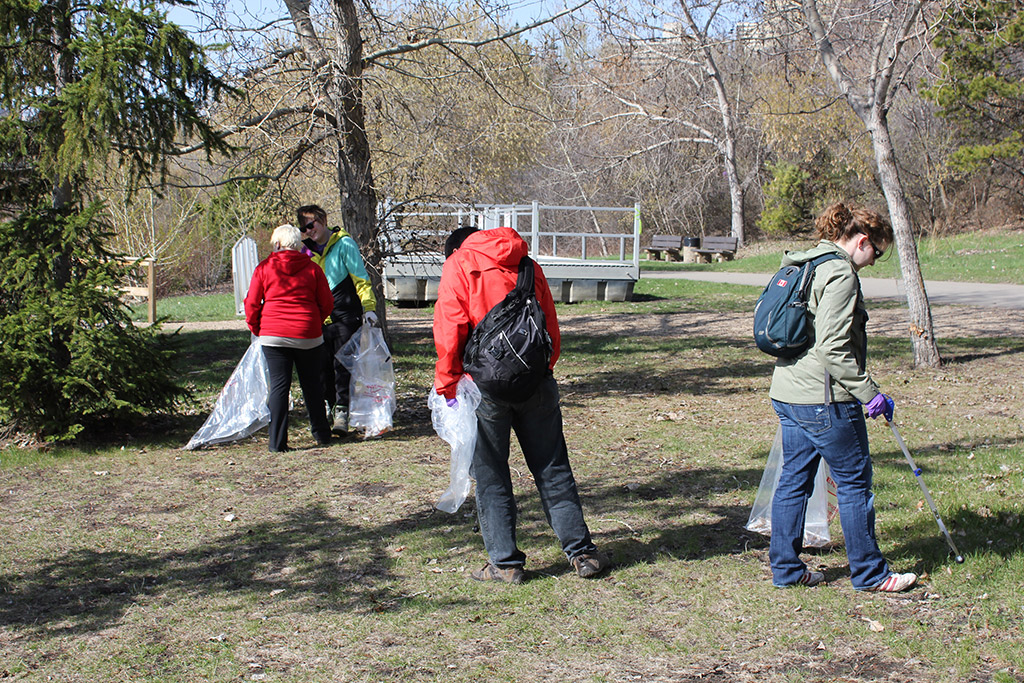 Litter Clean Up Safety Guidelines | City of Edmonton